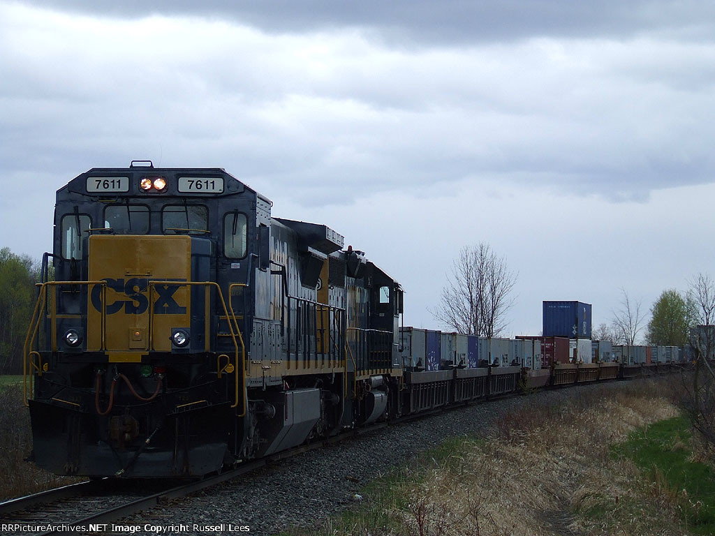 CSX 7611 on train B798